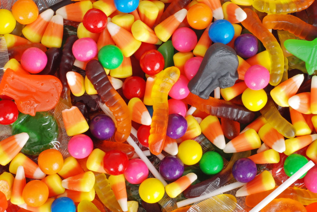 Best Organic & Non-GMO Candy to Hand Out During Halloween
